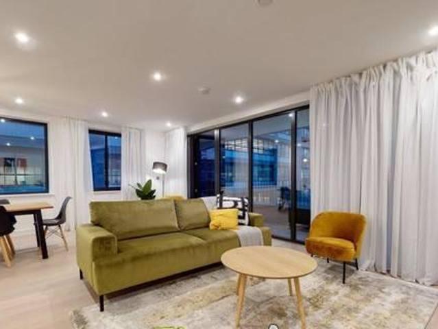 3 bedroom ground floor flat for rent in Gorsuch Place E2