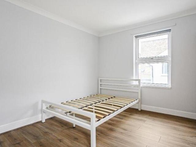 3 bedroom ground floor flat for rent in Evering Road, London N16 5PX, N16