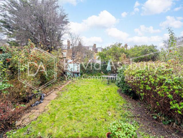 3 bedroom ground floor flat for rent in Ferme Park Road, Crouch End, London, N8