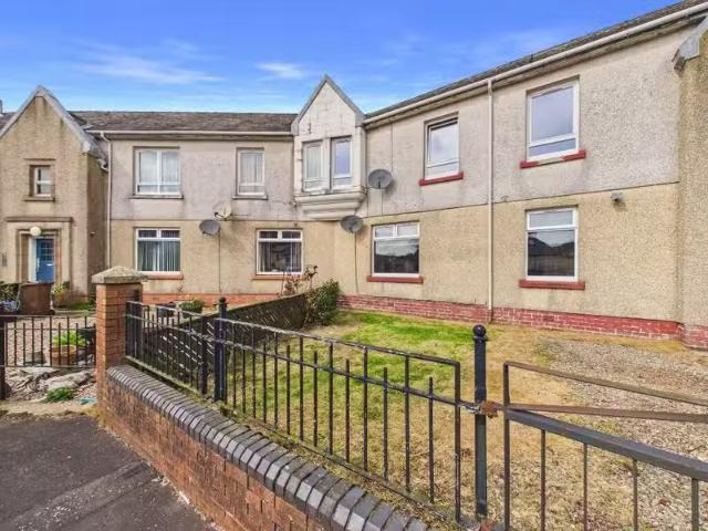 3 bedroom ground floor flat for rent in Holehouse Road, Largs.
