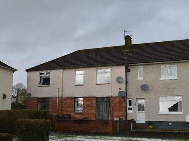 3 bedroom ground floor flat for rent in Jean Armour Drive Mauchline Ayrshire KA5