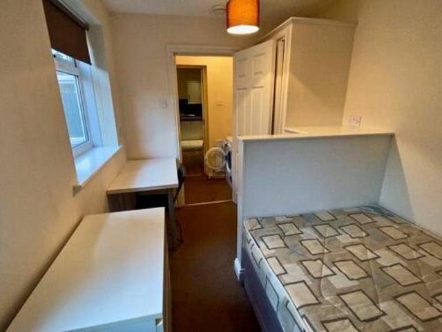 3 bedroom ground floor flat for rent in Oakland Road, Newcastle Upon Tyne, NE2