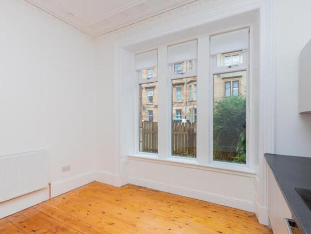 3 bedroom ground floor flat for rent in Langside Road, Glasgow, G42