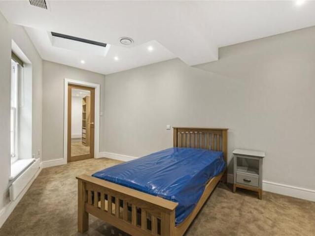 3 bedroom ground floor flat for rent in Sekforde Street, London, EC1R