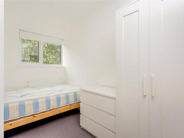 3 bedroom ground floor flat for rent in Shaftesbury Street, London, N1