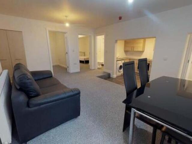 3 bedroom ground floor flat for rent in Royal Park Terrace, Hyde Park, Leeds, LS6