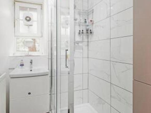 3 bedroom ground floor flat for rent in Whitworth House Rockingham Estate, Falmouth Road, Southwark, London, SE1