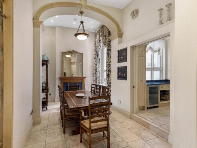 3 bedroom ground floor flat for sale in Cadogan Square London SW1X