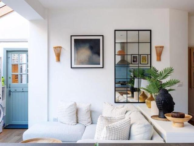 3 bedroom ground floor flat for sale in Aylmer Road W12