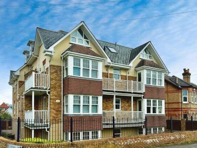 3 Bedroom Ground Floor Flat For Sale In Bournemouth, Dorset