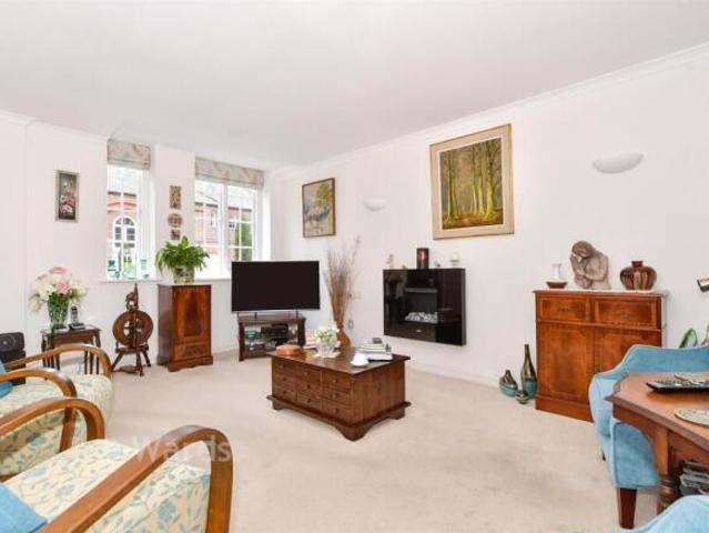 3 bedroom ground floor flat for sale in Barham Mews, Teston, Maidstone, Kent, ME18
