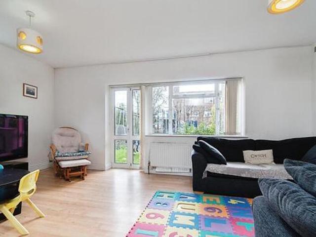 3 Bedroom Ground Floor Flat For Sale In London