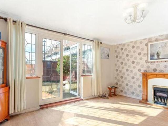 3 Bedroom Ground Floor Flat For Sale In London