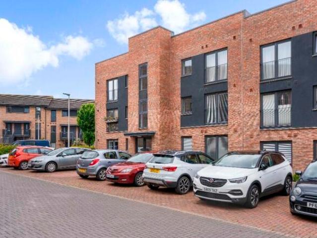 3 bedroom ground floor flat for sale in Skylark Place, Edinburgh, EH15