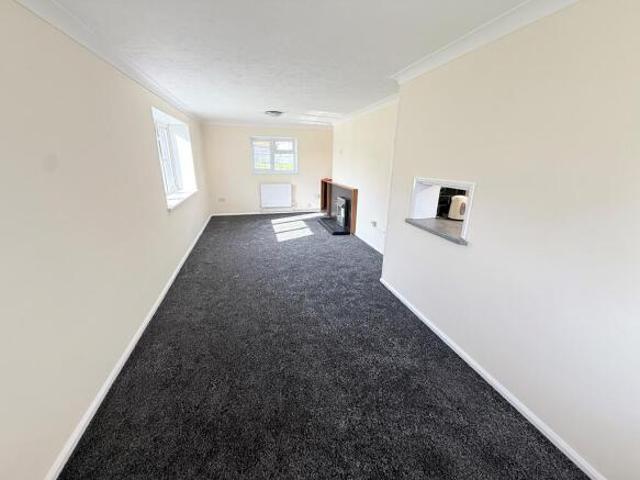 3 bedroom ground floor flat for sale in Spacious 3 Bedroom ground floor flat only a short walk to city centre. PL1