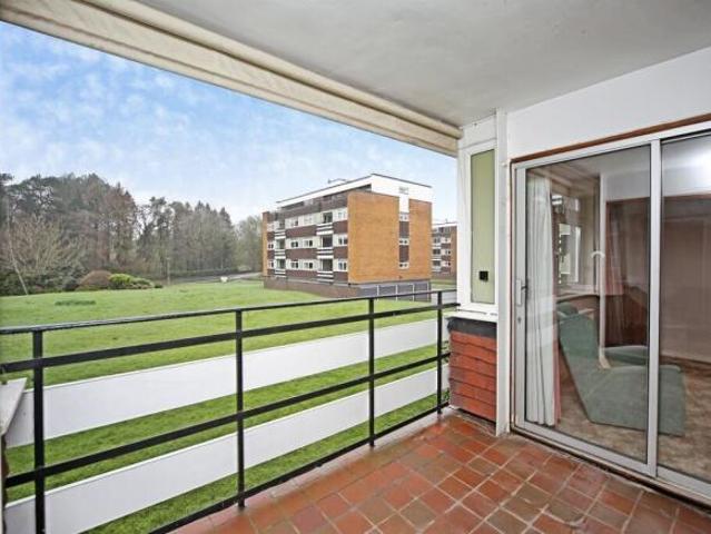 3 bedroom ground floor flat for sale in Riverside Drive, Solihull, B91