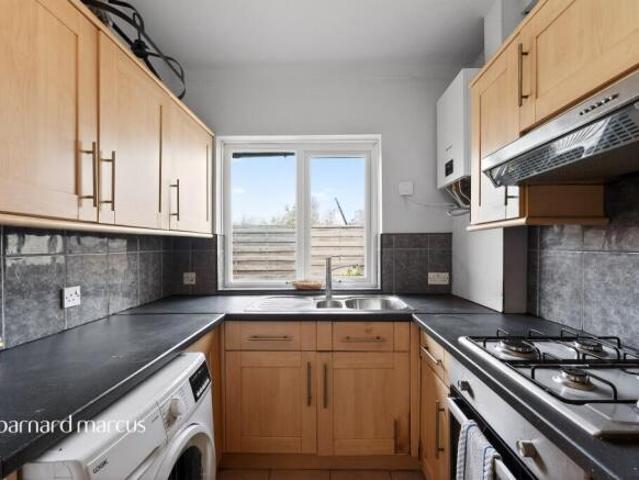 3 bedroom ground floor flat for sale in Upper Richmond Road West, Richmond, TW10