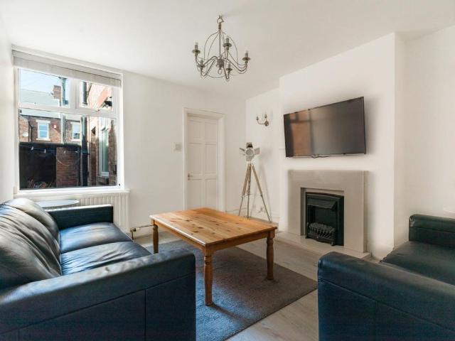 3 bedroom ground floor flat to rent