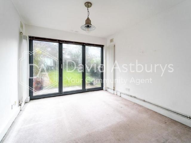 3 bedroom ground floor flat to rent