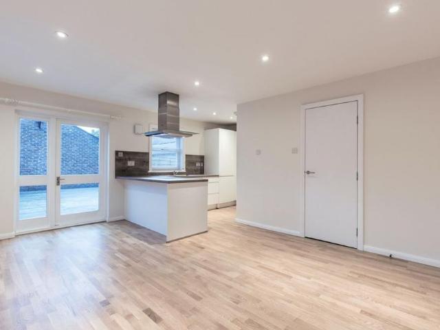 3 bedroom ground floor flat to rent