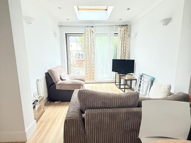 3 bedroom ground floor flat to rent