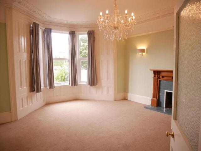 3 bedroom ground floor flat to rent