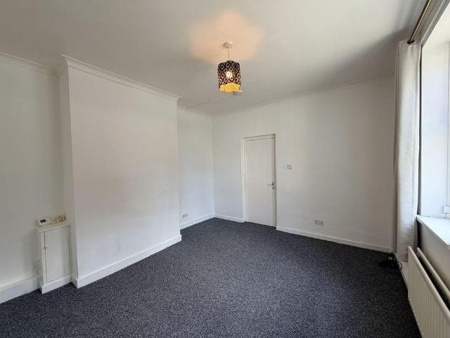 3 bedroom ground floor flat to rent