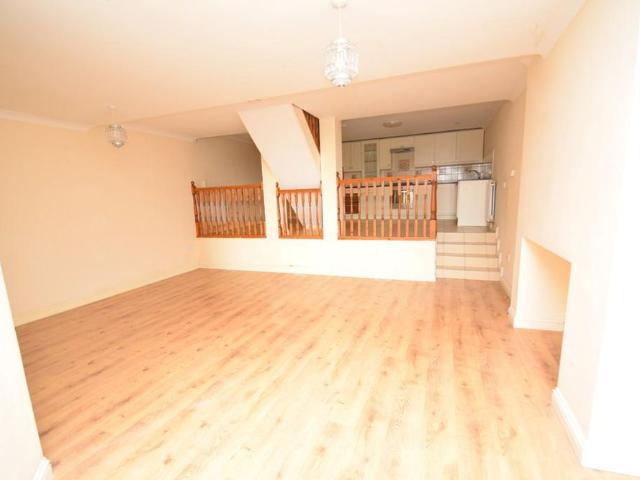3 bedroom ground floor flat to rent