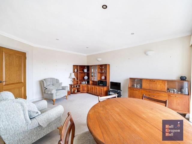 3 bedroom ground floor flat to rent