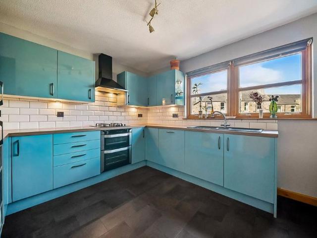 3 bedroom ground floor flat to rent