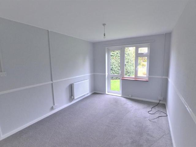 3 bedroom ground floor flat to rent