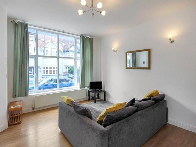 3 bedroom ground floor flat to rent
