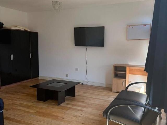 3 bedroom ground floor flat to rent