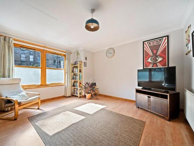 3 bedroom ground floor flat to rent