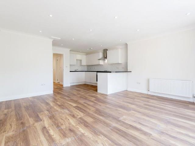 3 bedroom ground floor flat to rent