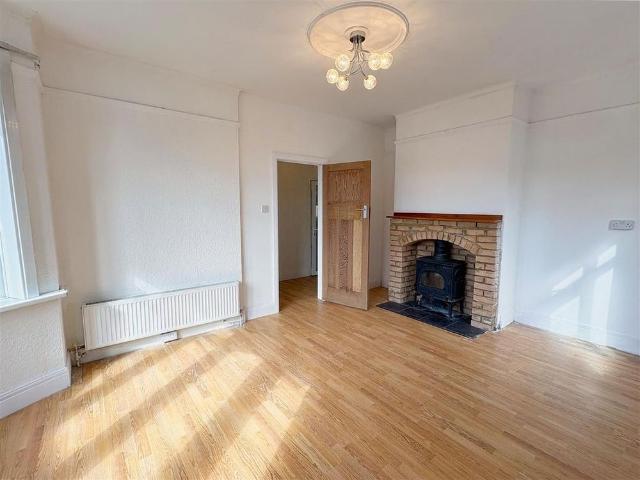 3 bedroom ground floor flat to rent