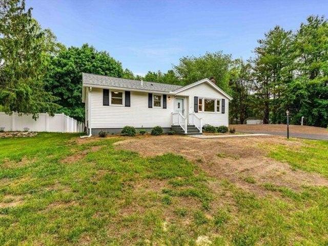 3 bedroom, Groveland MA 01834 LS103071570