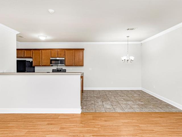 3 Bedroom Downsatirs Condo Near LSU