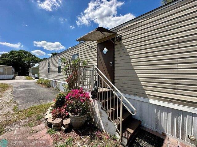 3 bedroom, Davie FL 33325 90347066