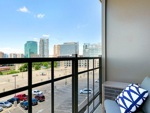 3 bedroom, Dallas TX 75201 77992821