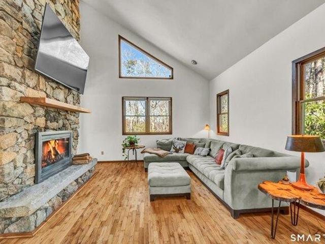 3 bedroom, Danbury CT 06810 102478503