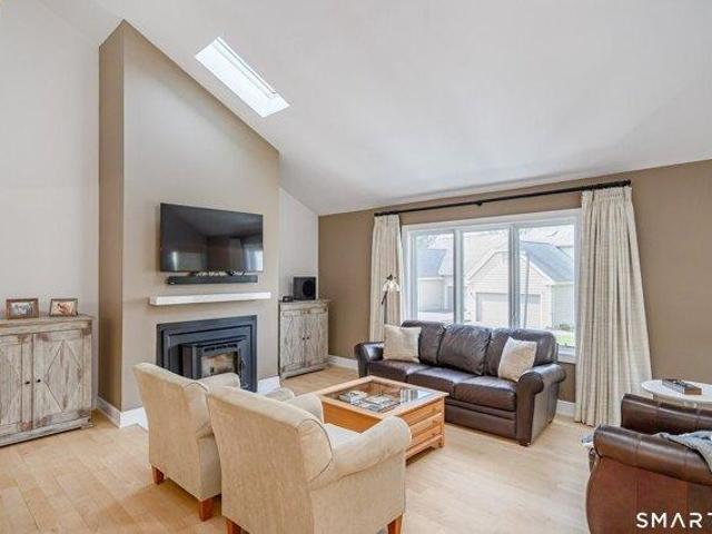 3 bedroom, Danbury CT 06810 102254081