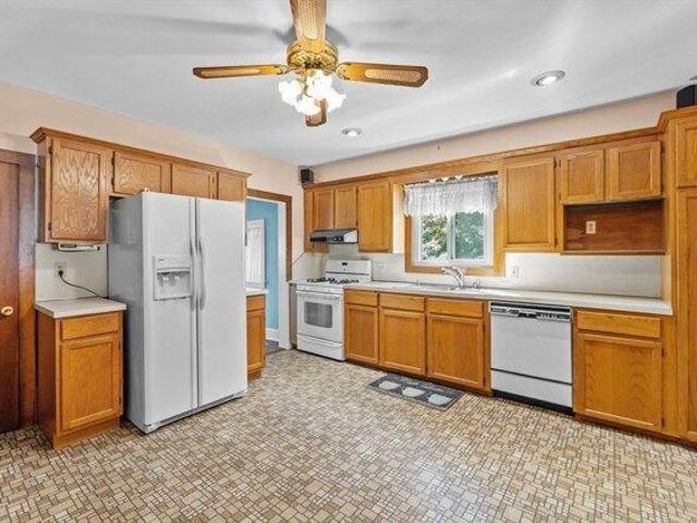 3 bedroom, Danvers MA 01923 105257674
