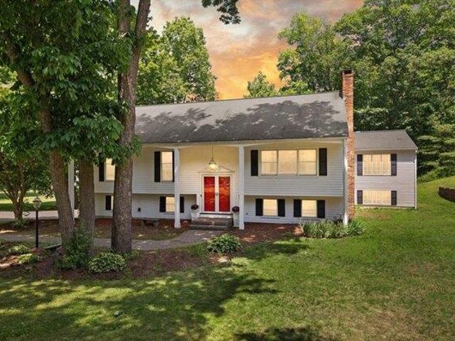 3 bedroom, Danvers MA 01923 105276200