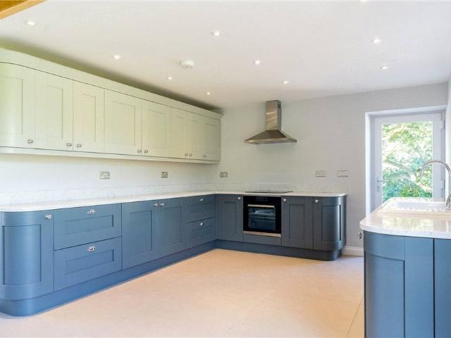 3 bedroom detached barn conversion to rent