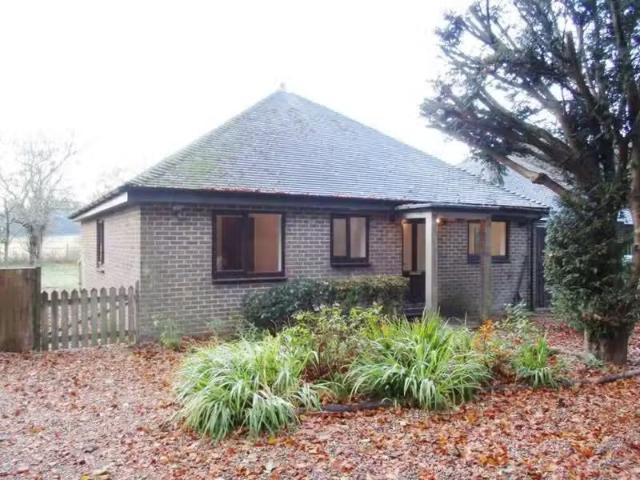 3 bedroom detached bungalow for rent in 4 The Dell, Old St. Al.