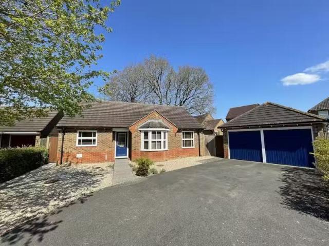 3 bedroom detached bungalow for rent in Casterbridge Road, Fer.