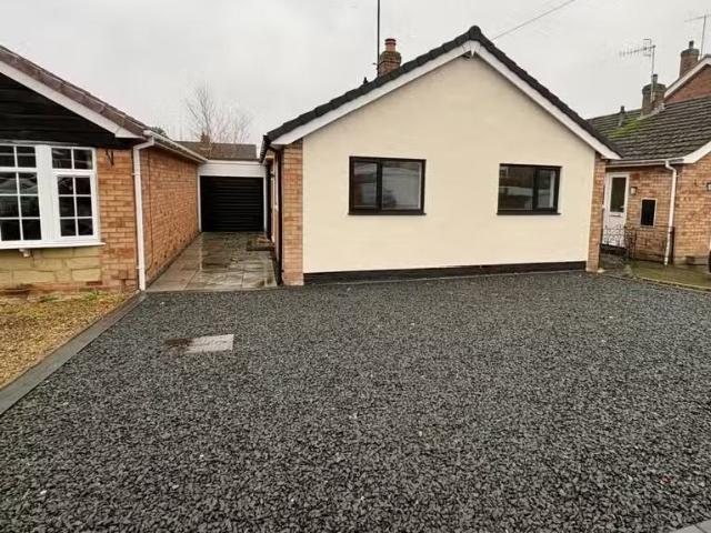 3 bedroom detached bungalow for rent in Audley Drive, Kiddermi.