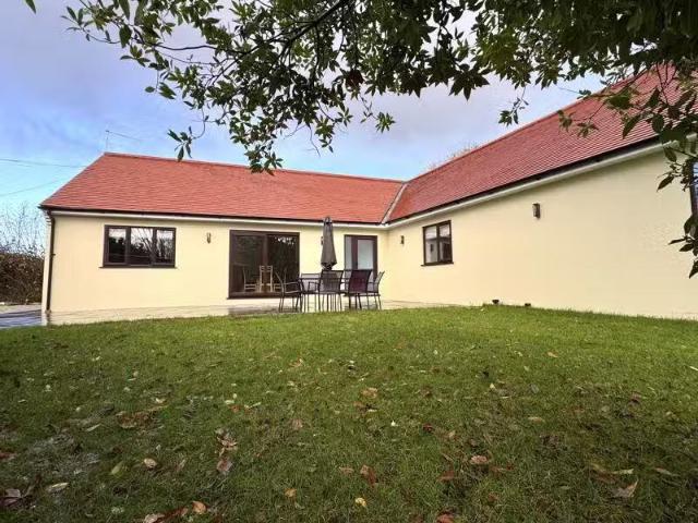 3 bedroom detached bungalow for rent in Grange Road, Creech, W.