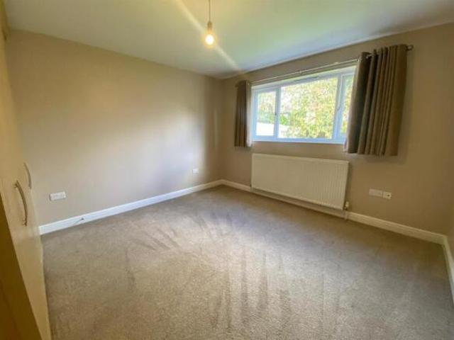 3 bedroom detached bungalow for rent in Howard Avenue, Lindley, Huddersfield, HD3